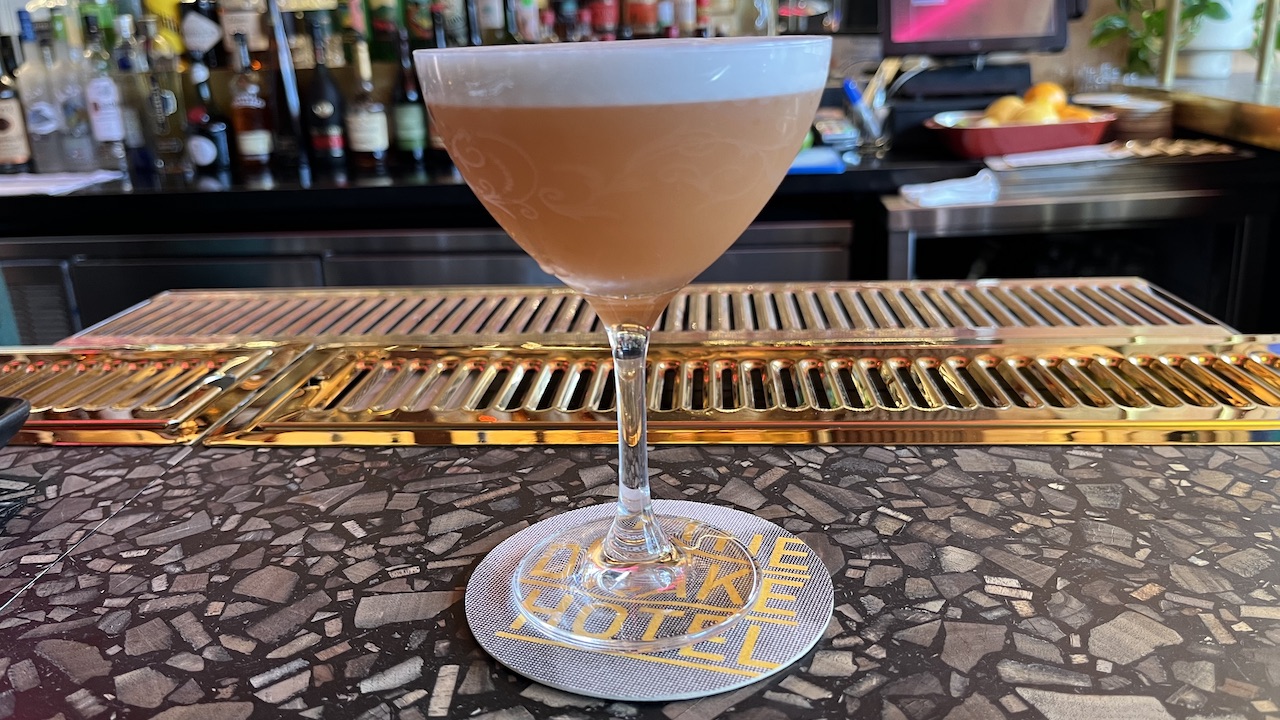 The Drake Hotel's Modern Wing Lobby Bar - Streets Of Toronto
