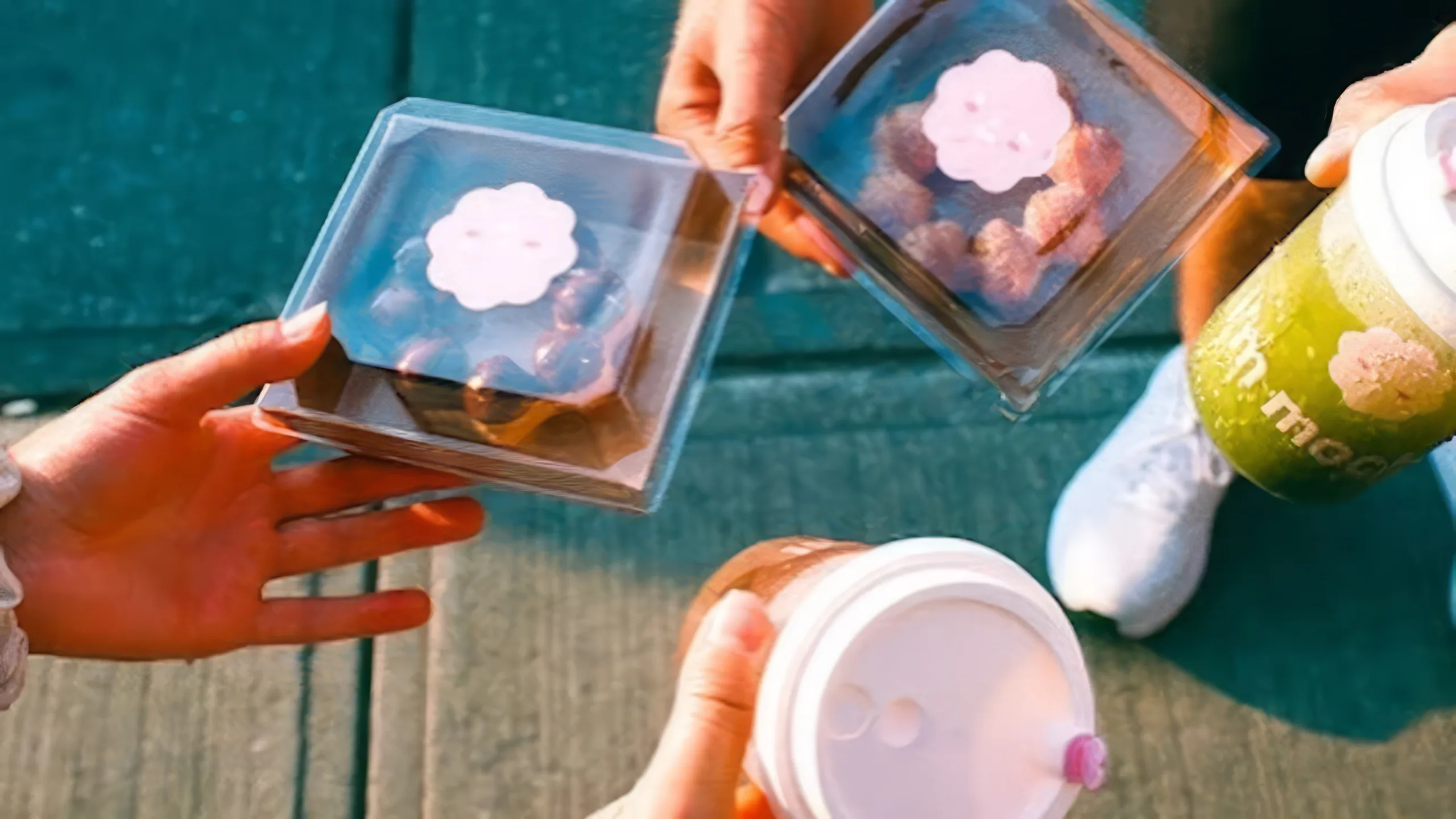 Introverts rejoice: Toronto's newest cafe lets you snack without the ...