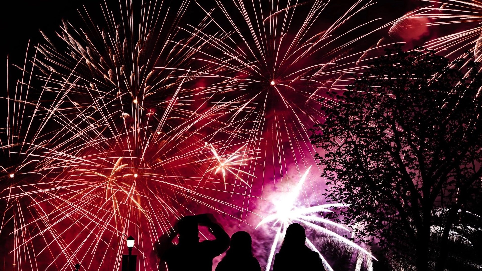 Where to see Labour Day fireworks near Toronto this weekend