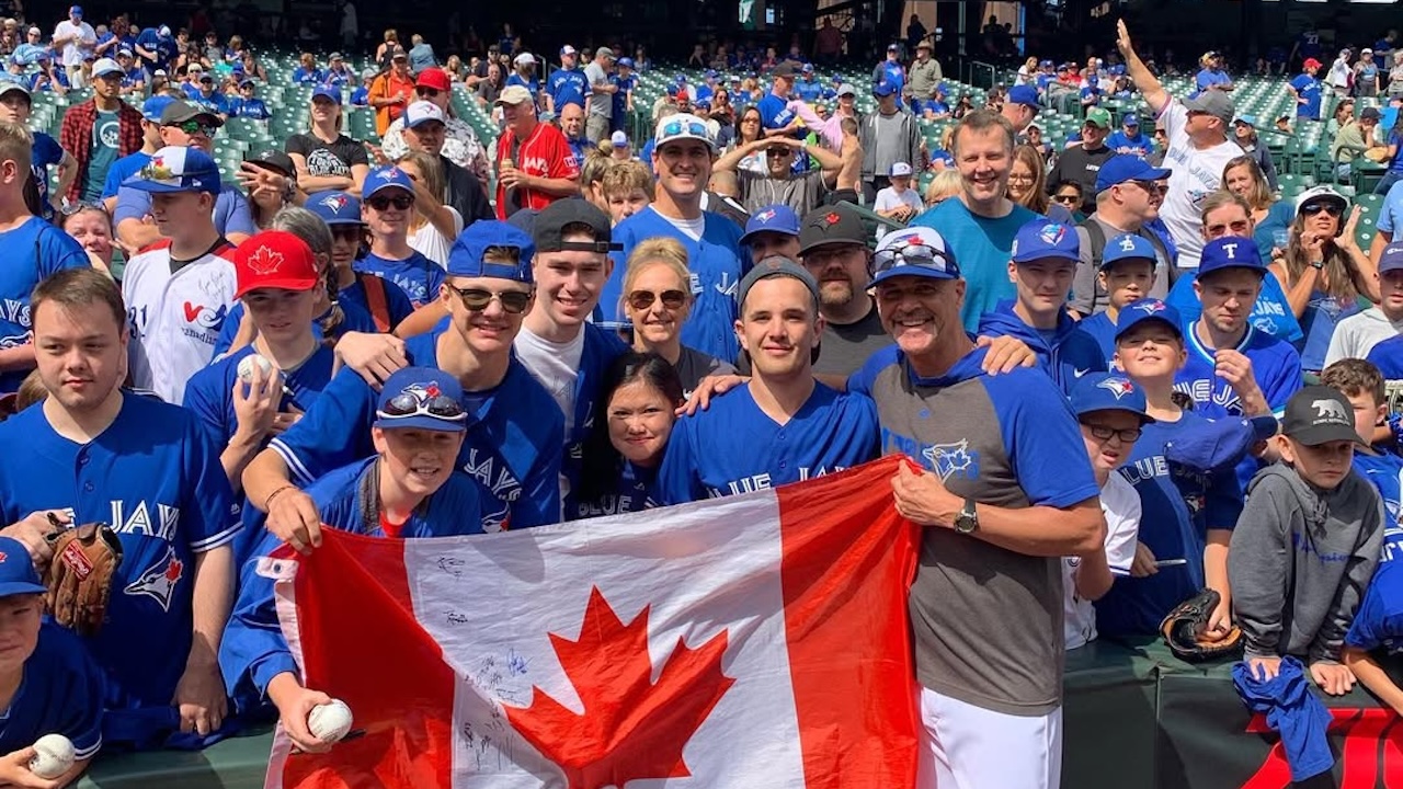 Seattle tries to entice Blue Jays fans back across the border with deep ...