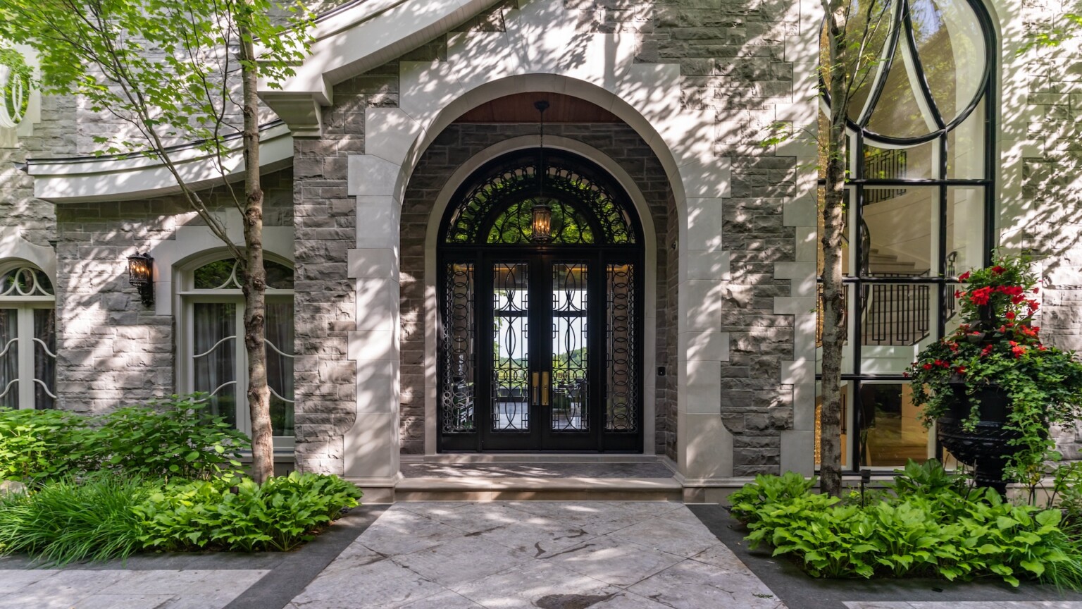 Architect behind Drake's Bridle Path estate designed this $22M Muskoka ...