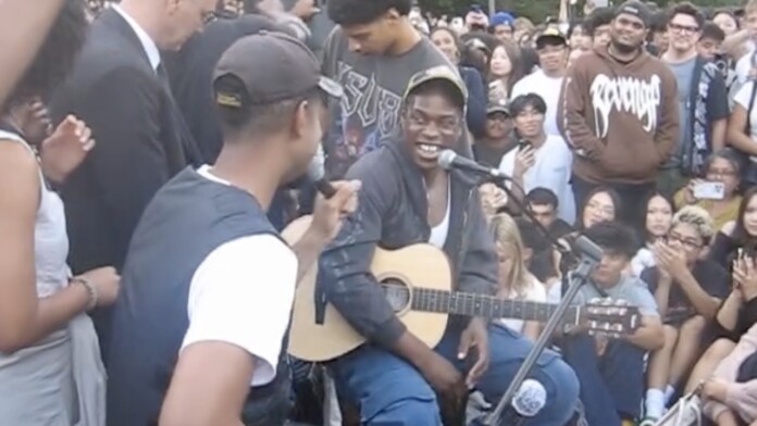 Here is what happened when Daniel Caesar threw a surprise pop-up ...