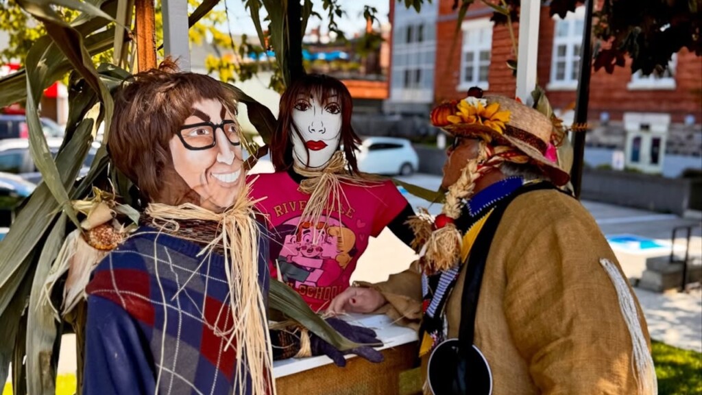 This cute Ontario town is getting taken over by scarecrows this fall ...
